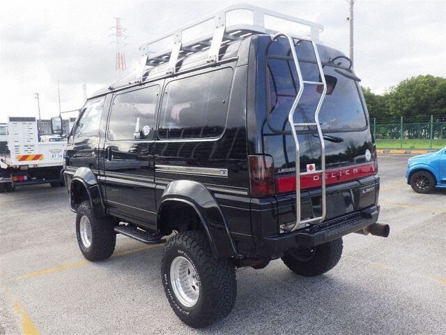 1995 Mitsubishi Delica Starwagon P35W 4WD - Car Price $7,929