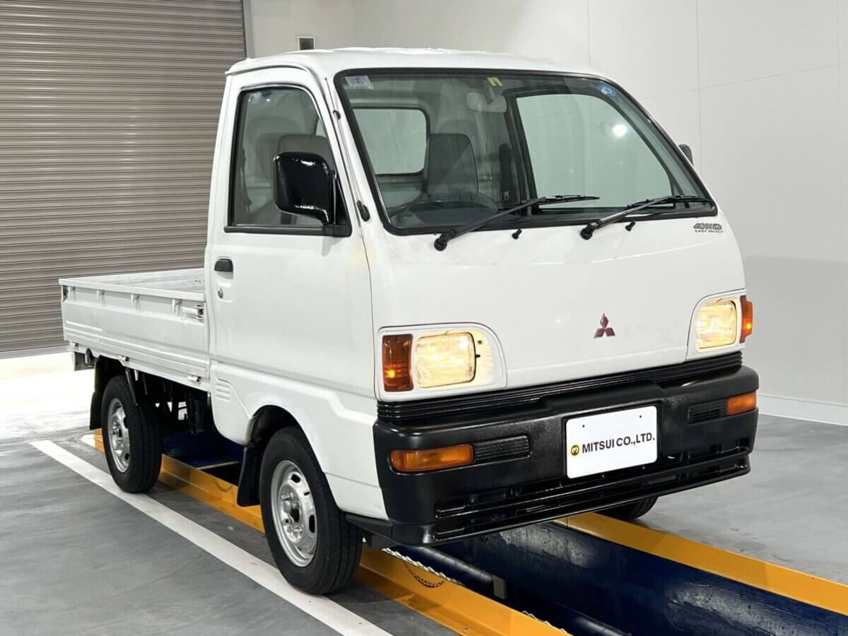 1996 Mitsubishi Minicab Truck V-U42T 4WD - Car Price $2,540