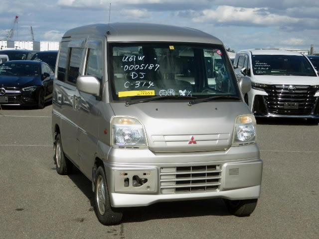 2000 Mitsubishi Town Box GF-U61W 2WD - Car Price $1,550