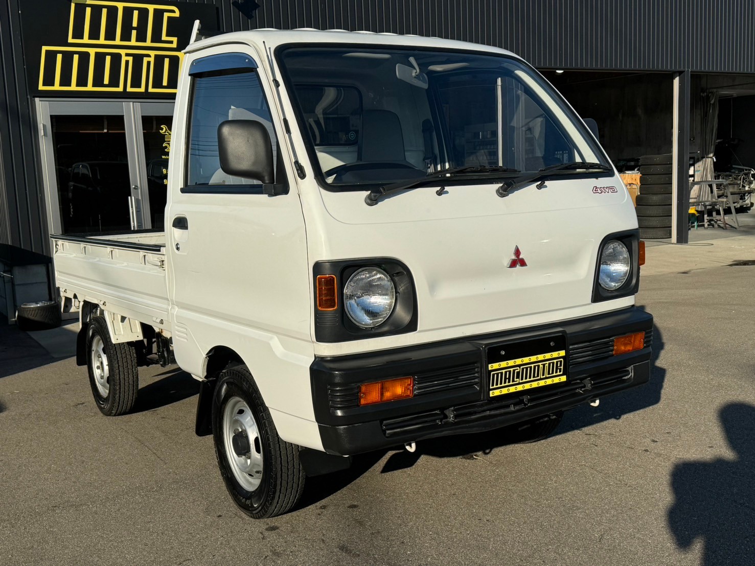 1991 Mitsubishi Minicab Truck U42T 4WD - Car Price $1,968