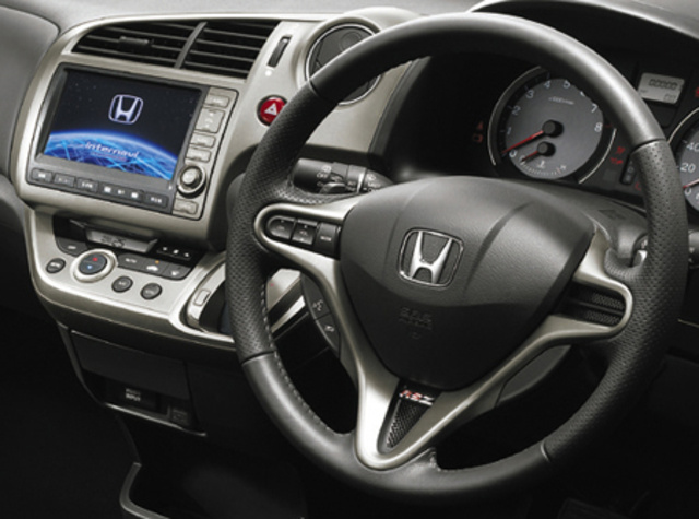 Honda Stream Rsz Specs, Dimensions and Photos | CAR FROM JAPAN