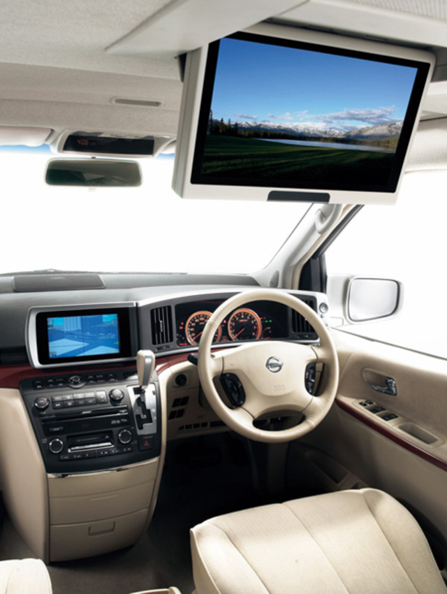 Nissan Elgrand X Specs, Dimensions and Photos | CAR FROM JAPAN