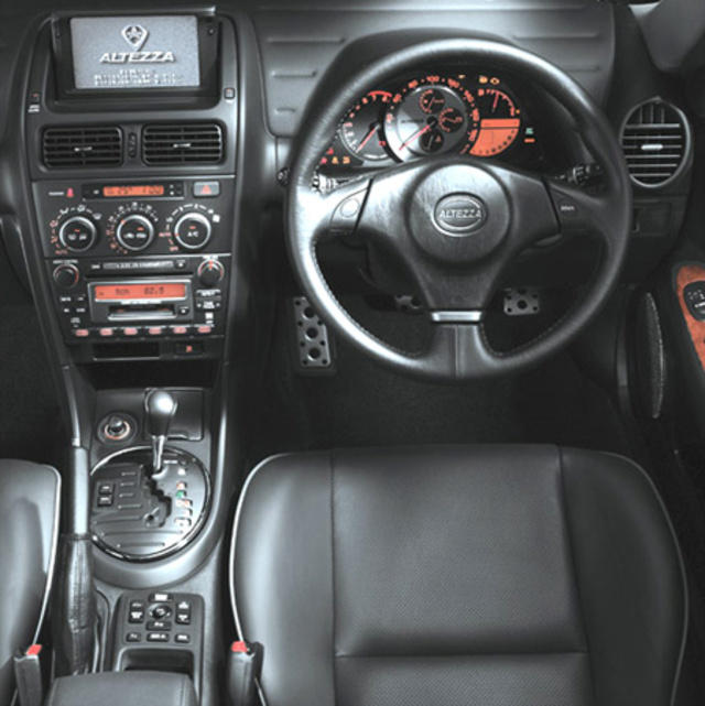 Toyota Altezza Gita As300 Specs, Dimensions and Photos | CAR FROM JAPAN