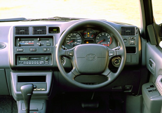 Toyota Rav4j J E Version Specs, Dimensions and Photos | CAR FROM JAPAN