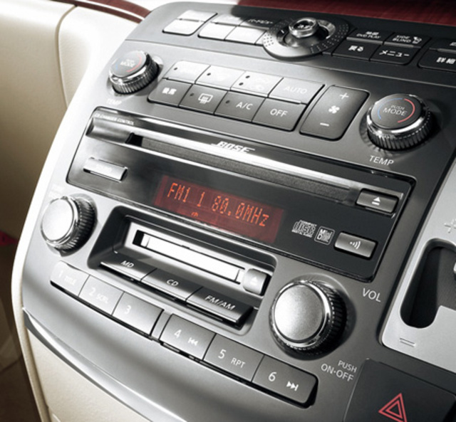 Nissan Elgrand X Specs, Dimensions and Photos | CAR FROM JAPAN